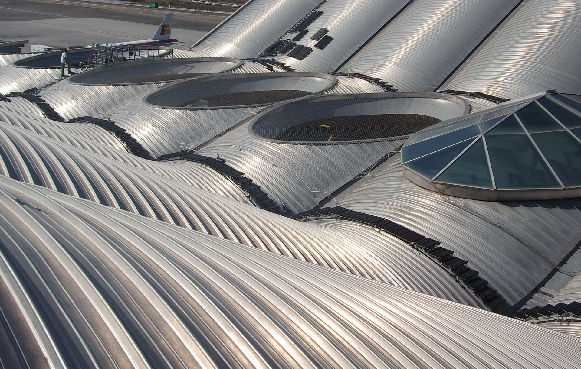 Kee Guard® Topfix Safety Railing for Metal Roofs - Rooftop Guardrail ...