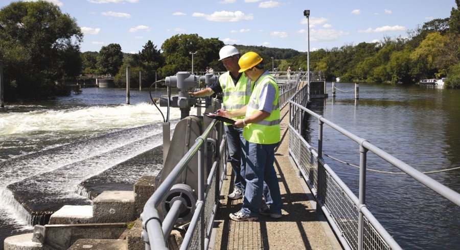 The Difference Between Active and Passive Fall Protection Systems - Kee ...