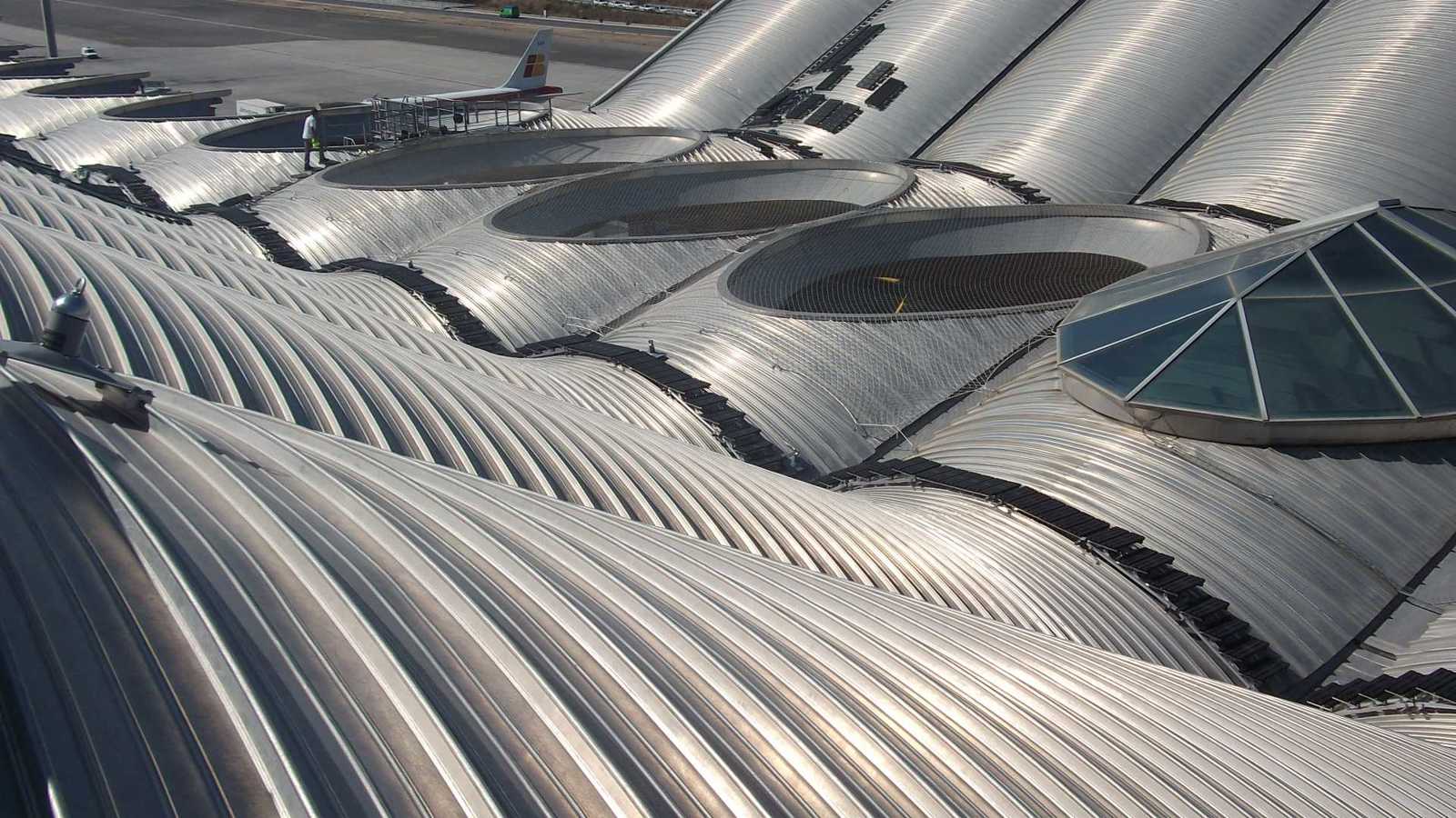 Walkway Provides Safe Access on Undulating Airport Terminal Roof - Kee ...