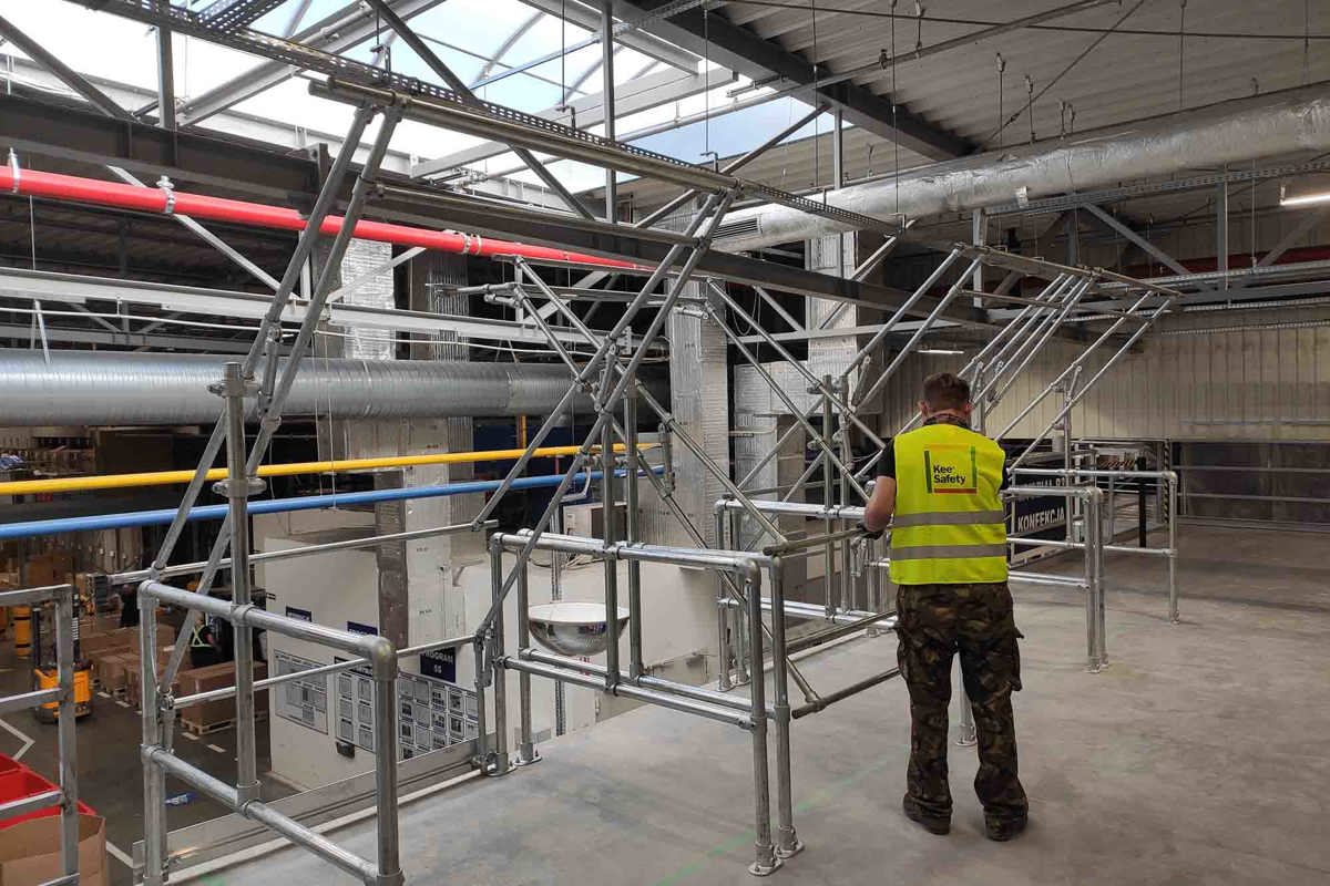 Kee Pivot Pallet Gate & Mezzanine Safety Gate - Kee Safety